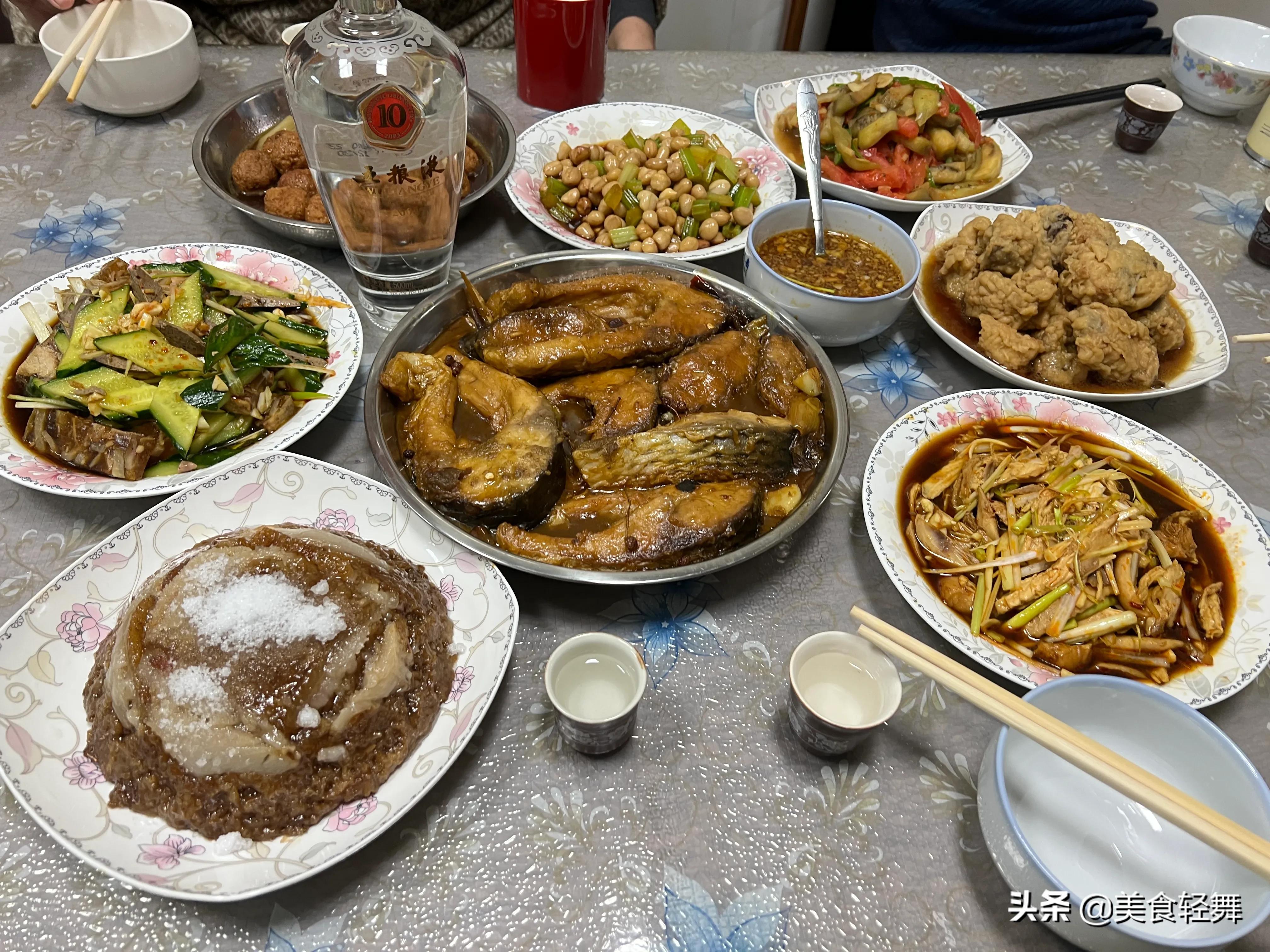 On the ninth day of the first lunar month, "Jade Emperor's Birthday", 3 ...