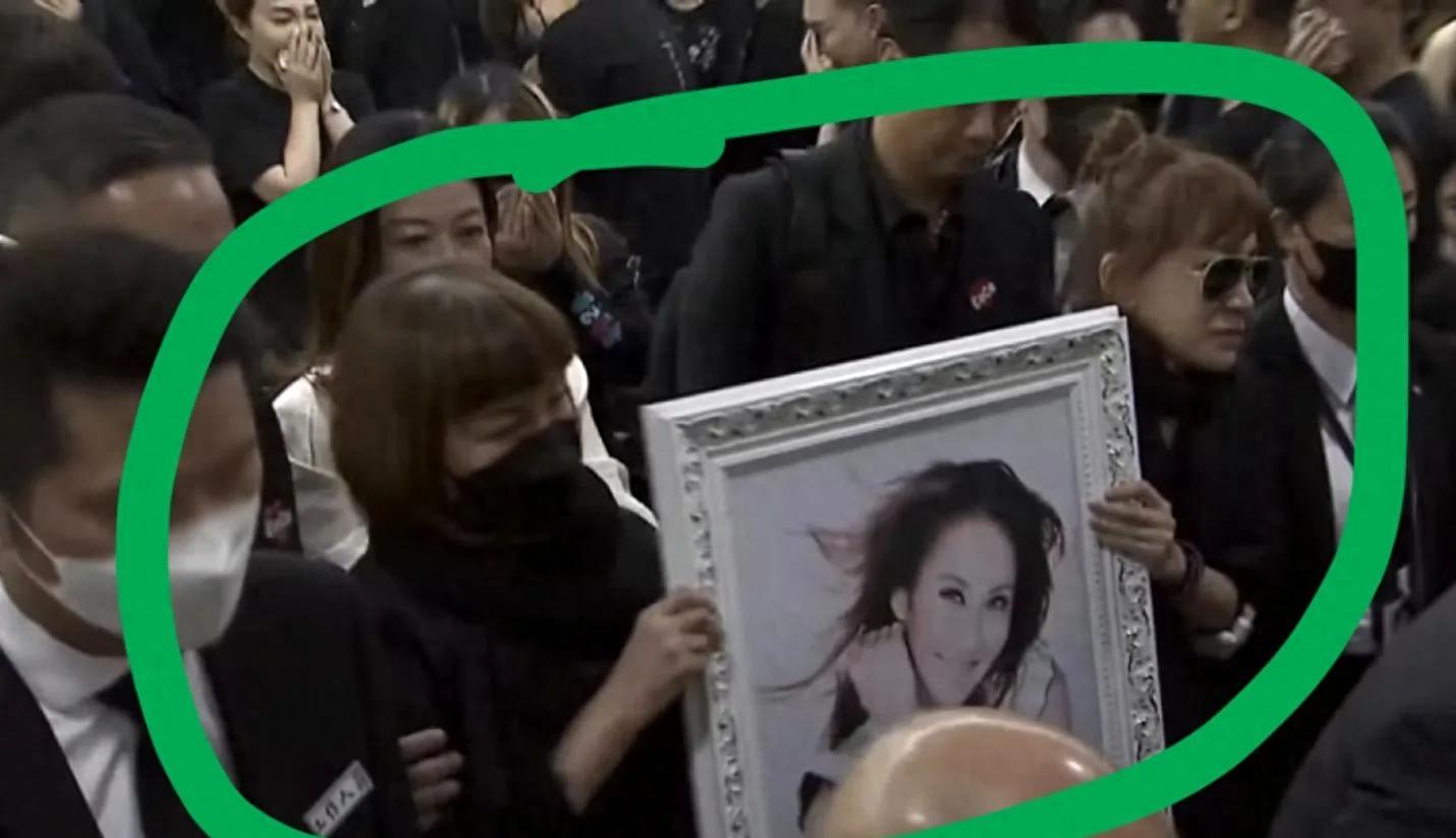 Coco Lee's official funeral, the moment the coffin entered the ...