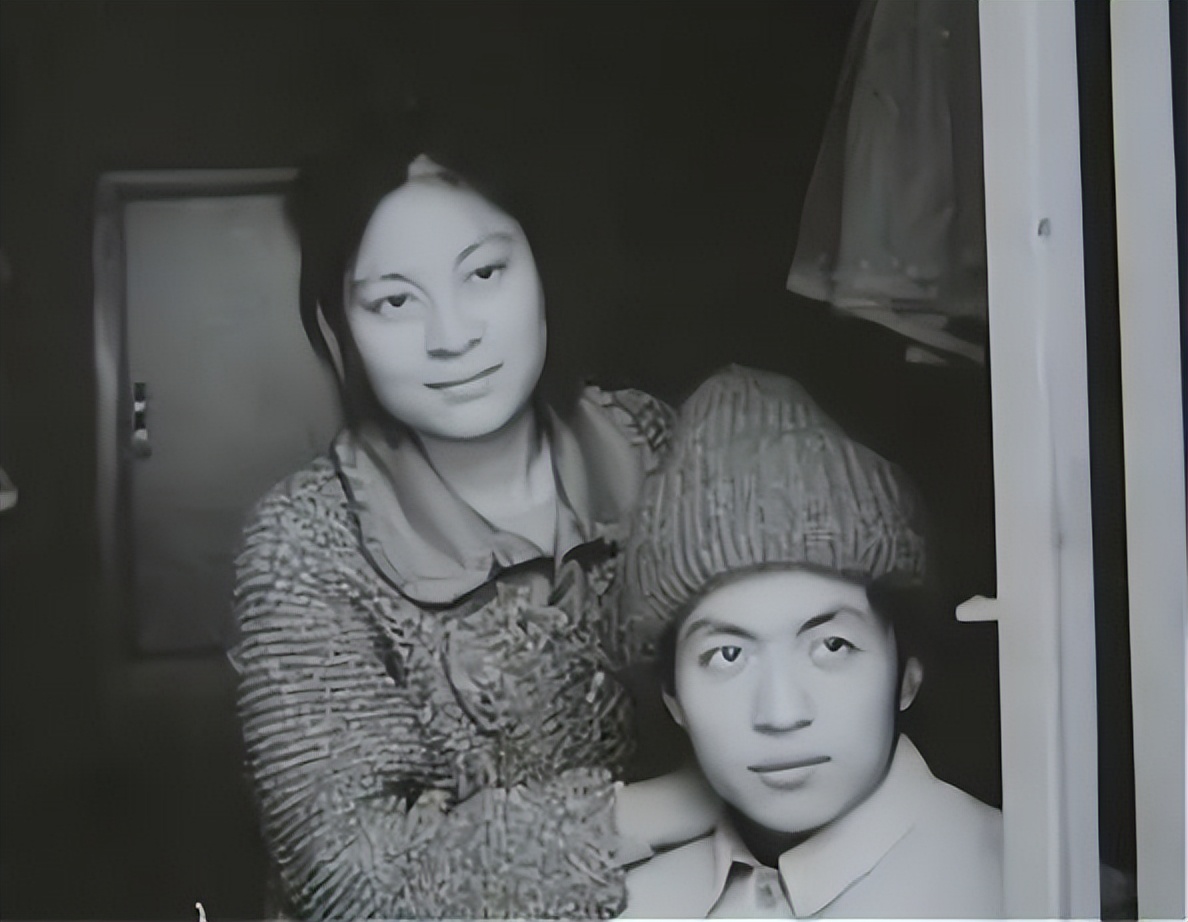 Gu Cheng hanged himself after killing his wife, his young son was taken ...