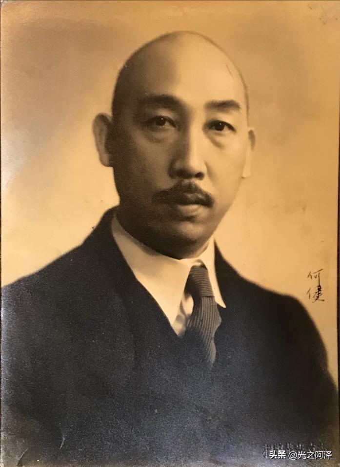 In 1964, after Chiang Kai-shek saw a photo, he couldn't help crying and ...