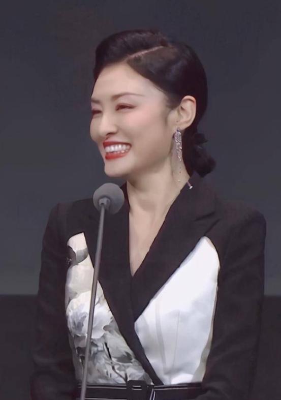 Zhou Tao's international red carpet is a god! Wearing an ink dress is ...