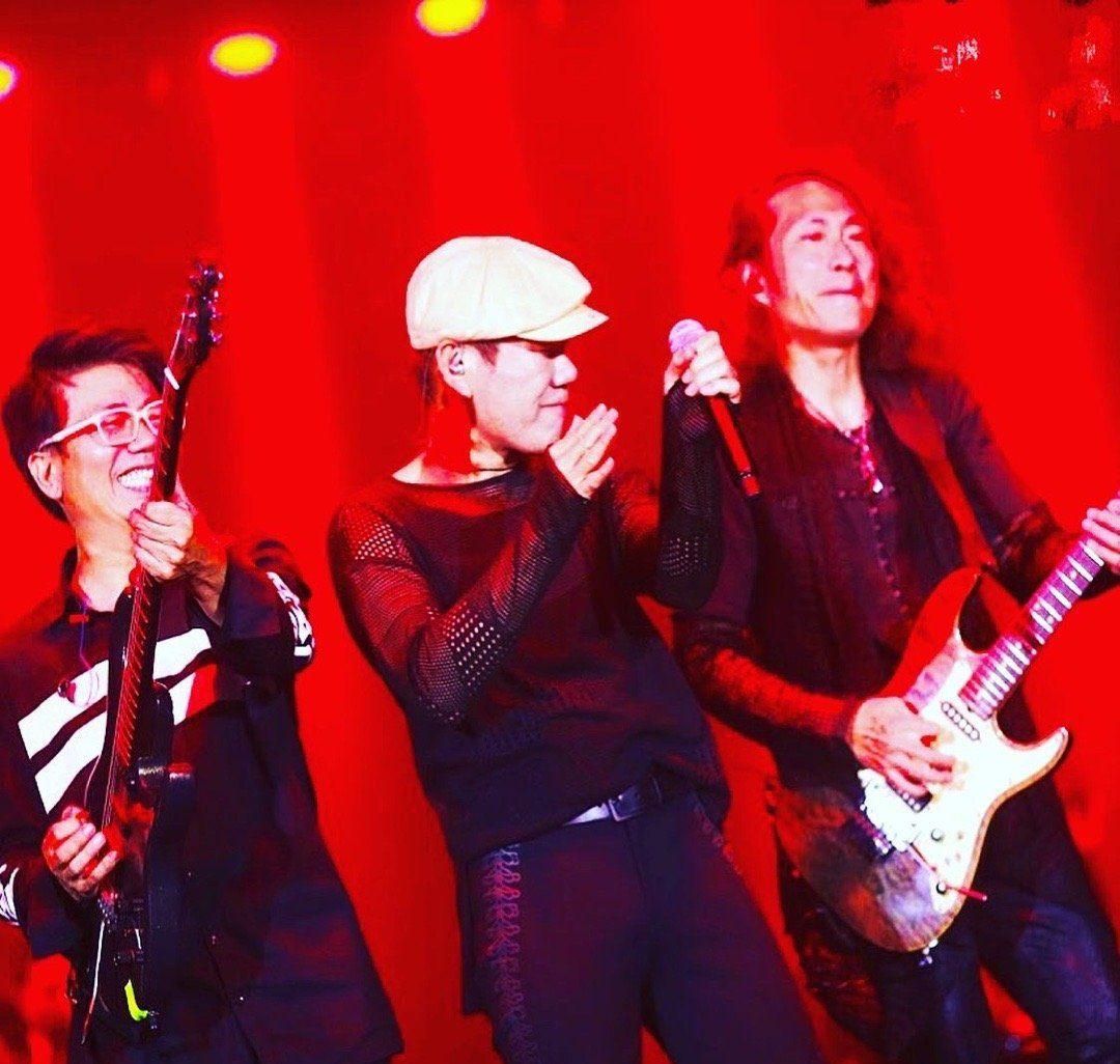 61-year-old Zhao Chuan sang Hurricane Song in Taipei, 90-year-old ...