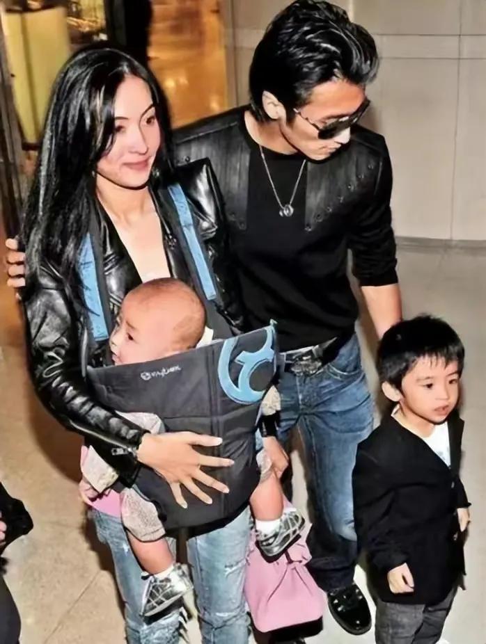 42-year-old Cecilia Cheung: gave birth to three sons, the eldest son is ...
