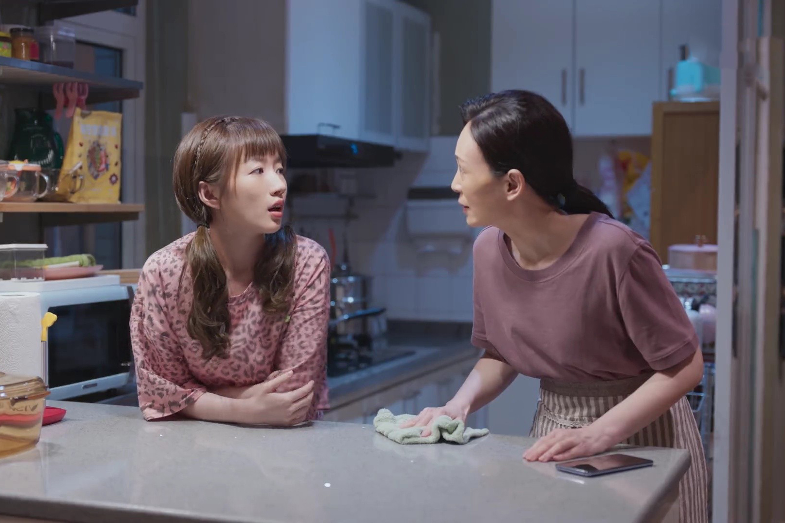 "Ode to Joy 3" Yueting washes sheets for her in-laws, a woman's "work ...