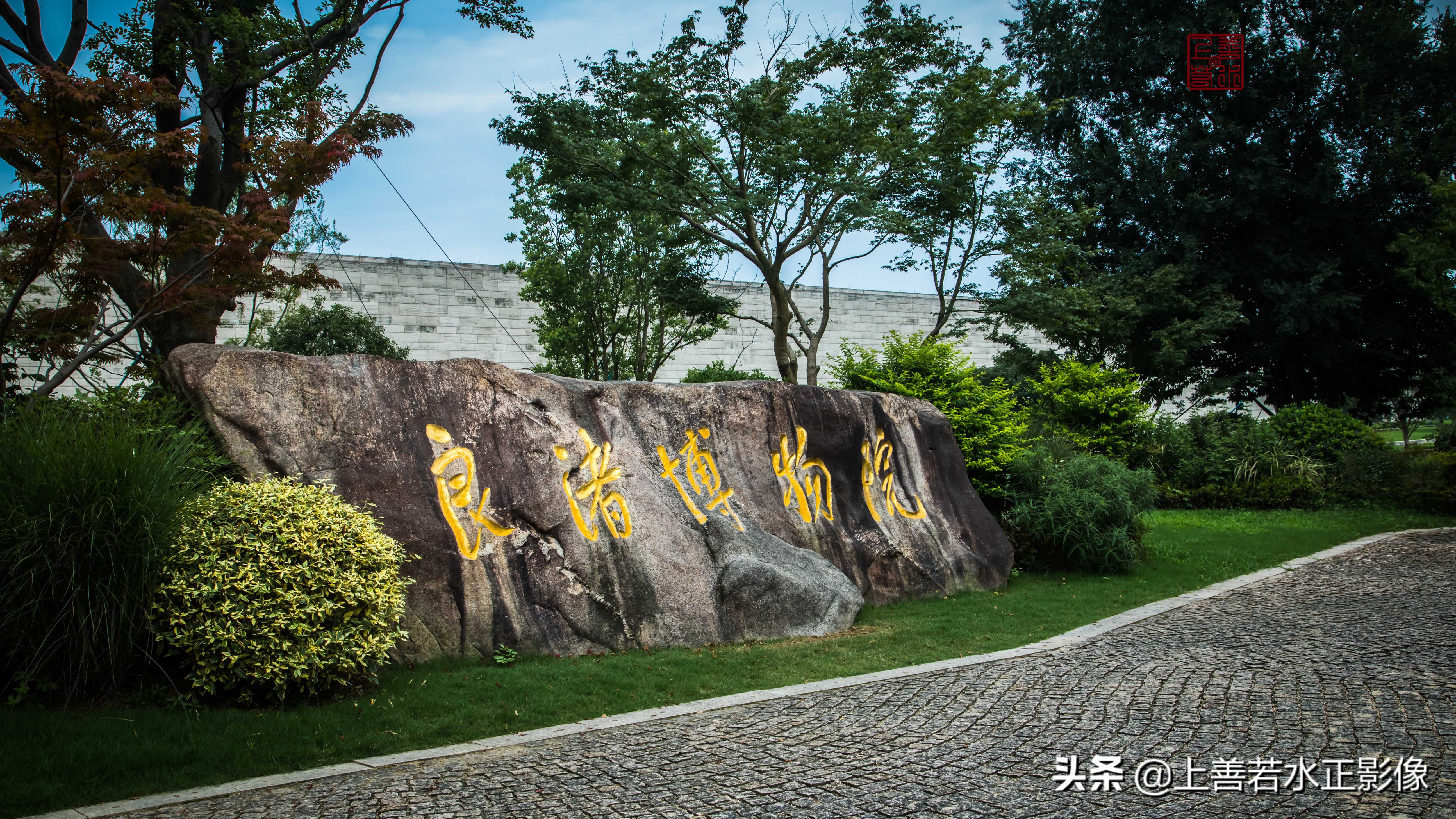 Stone and Jade Artifacts in Liangzhu Museum - iNEWS