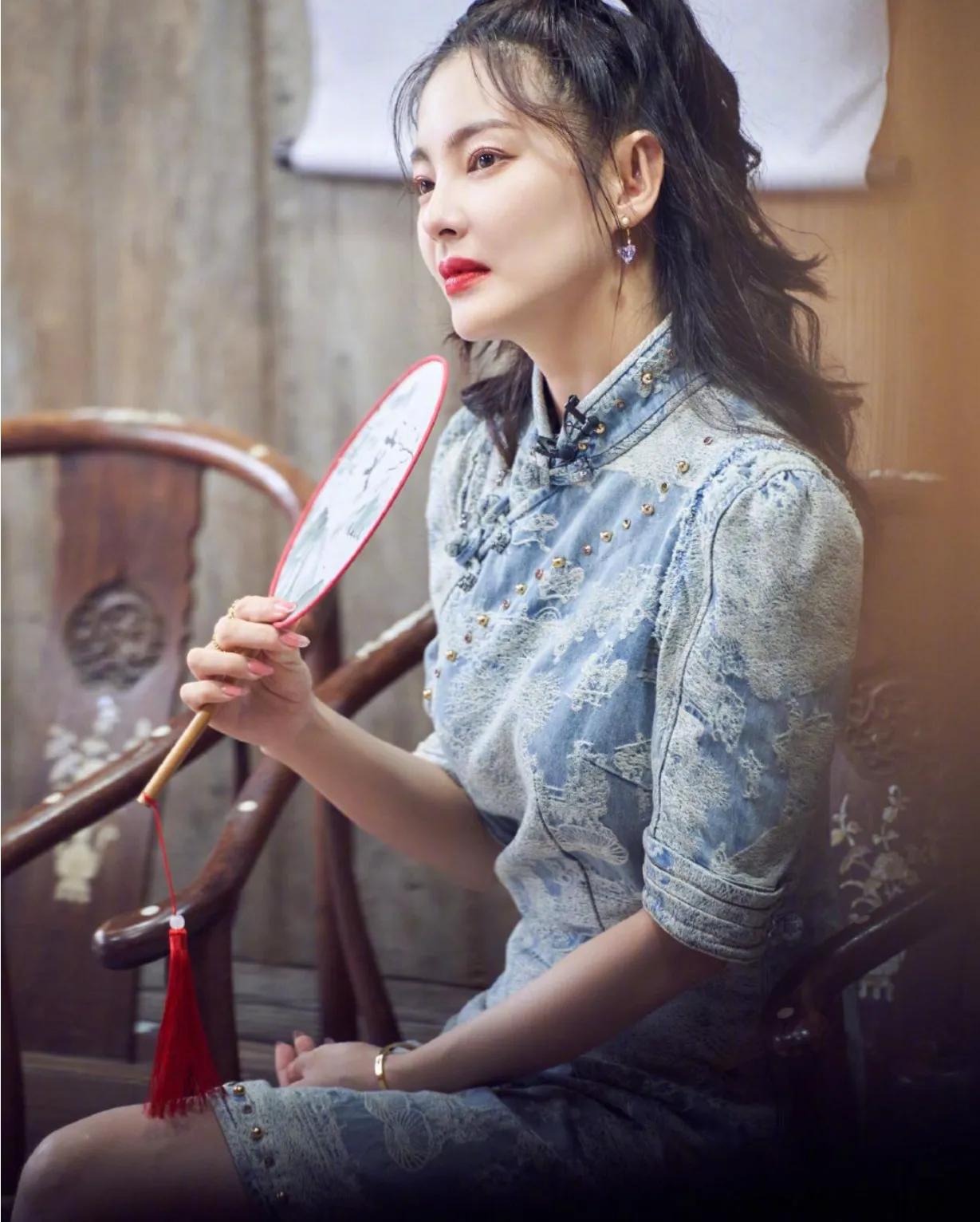 Yang Mi/Zhang Yuqi double ponytail cheongsam, who do you like?#Sweet ...