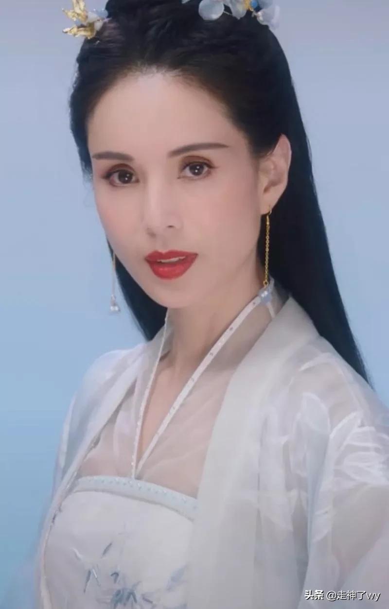 Star show of Chinese actress Li Ruotong - iNEWS