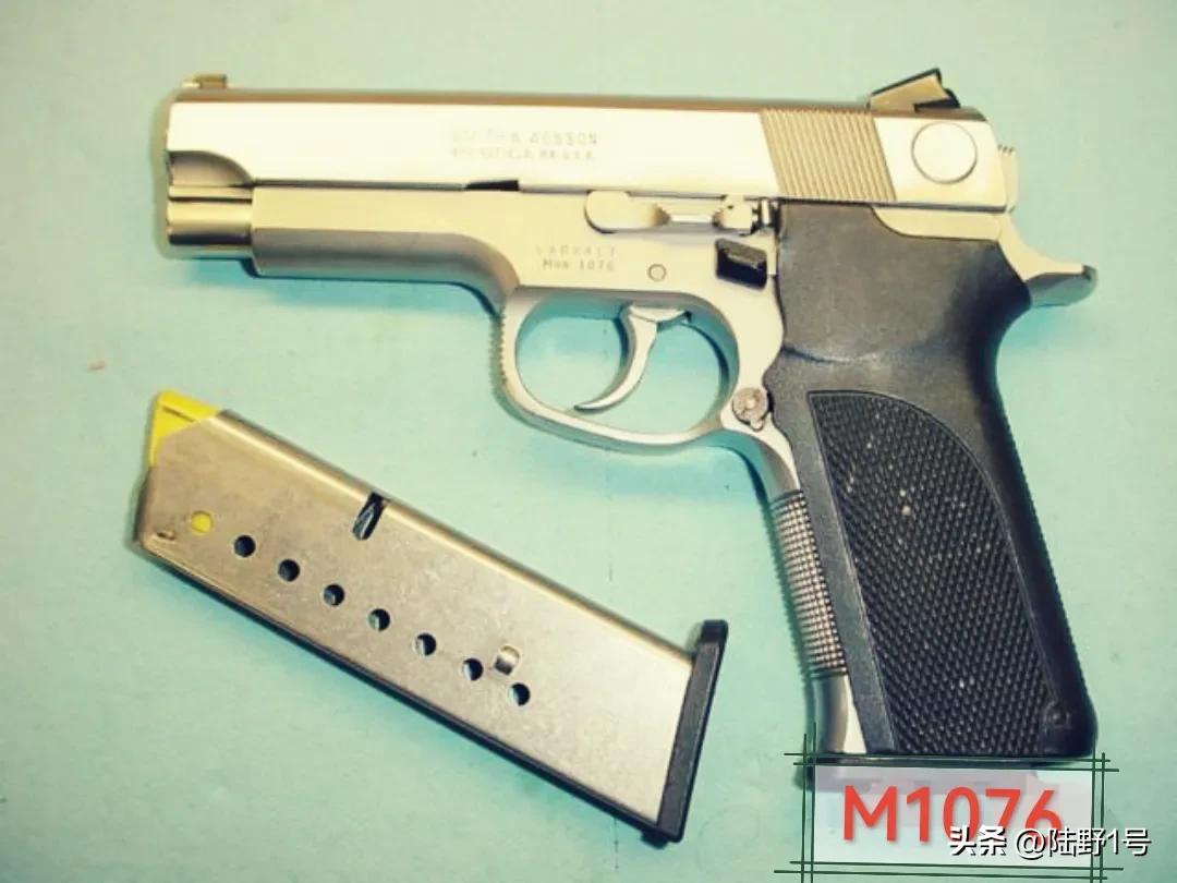 World Light Weapons - Pistols: Smith & Wesson M1076 semi-automatic ...