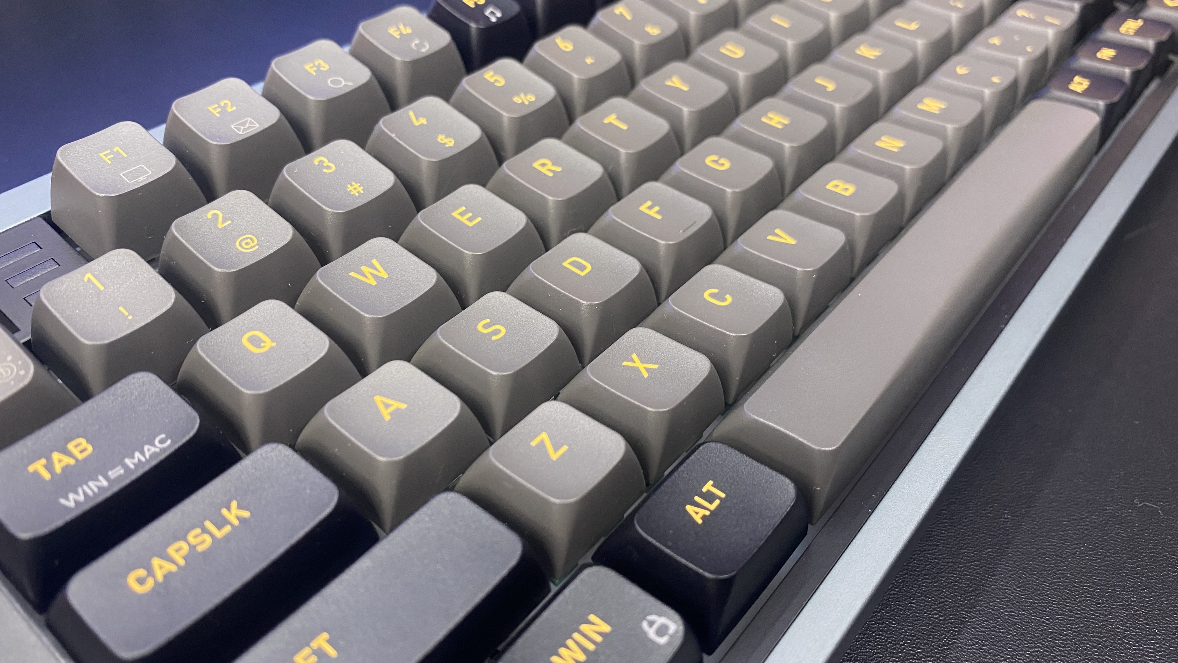 Black Canyon is going crazy again this time, the aluminum keyboard with ...