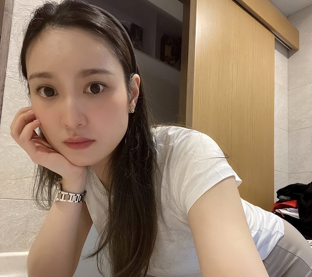 Hong Kong actor Shi Xiu's daughter-in-law Lin Youwei took a swimsuit photo for half a year of ...