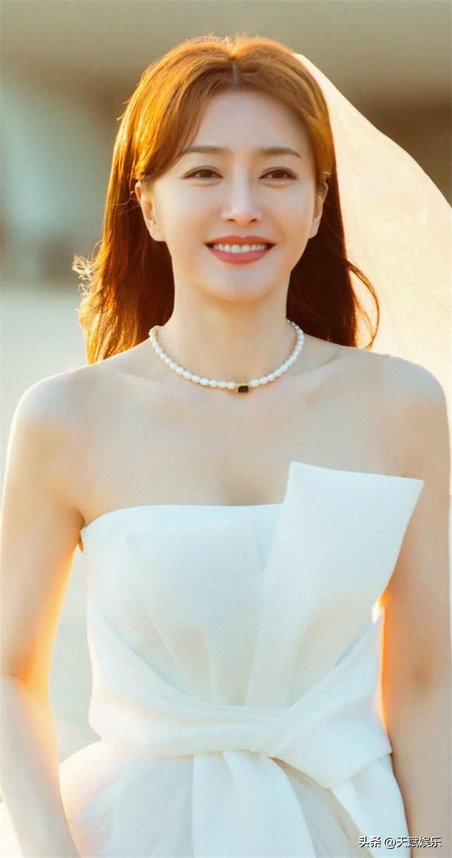 Actress and singer Qin Lan's photo album "Twenty One" - iNEWS