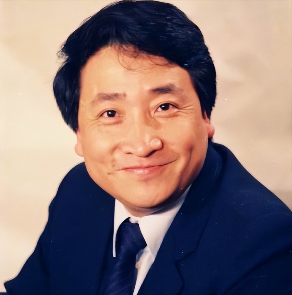 In 1998, Jiang Kun desperately adopted orphans and drove away his own ...