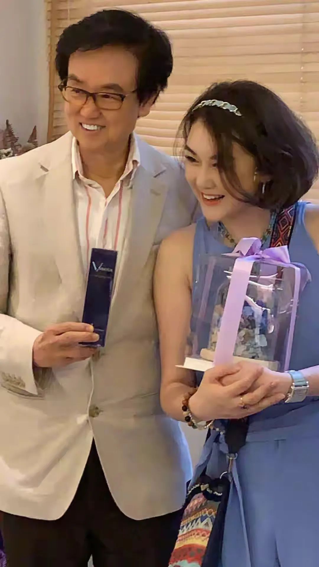 The cast of "Family Happiness" reunited, Huang Baiming celebrated the ...