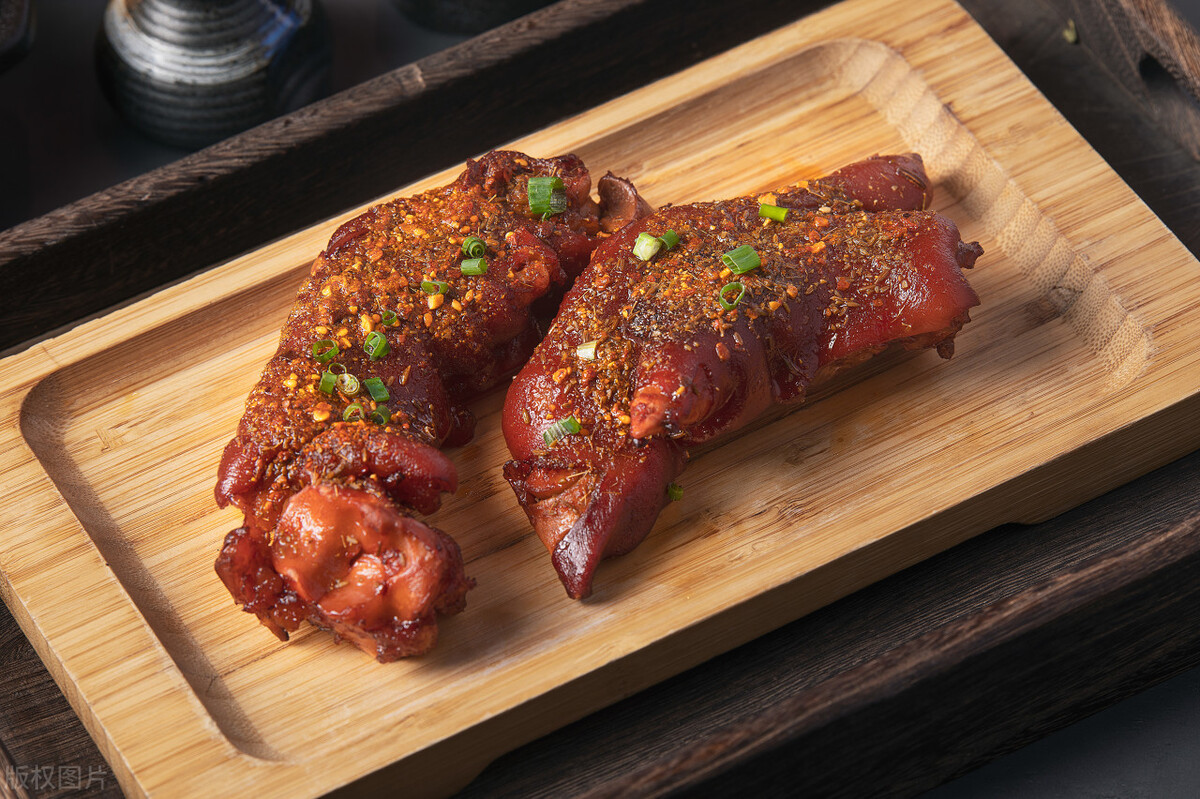 The pork trotters are burnt, the meat is soft and tender, try the ...