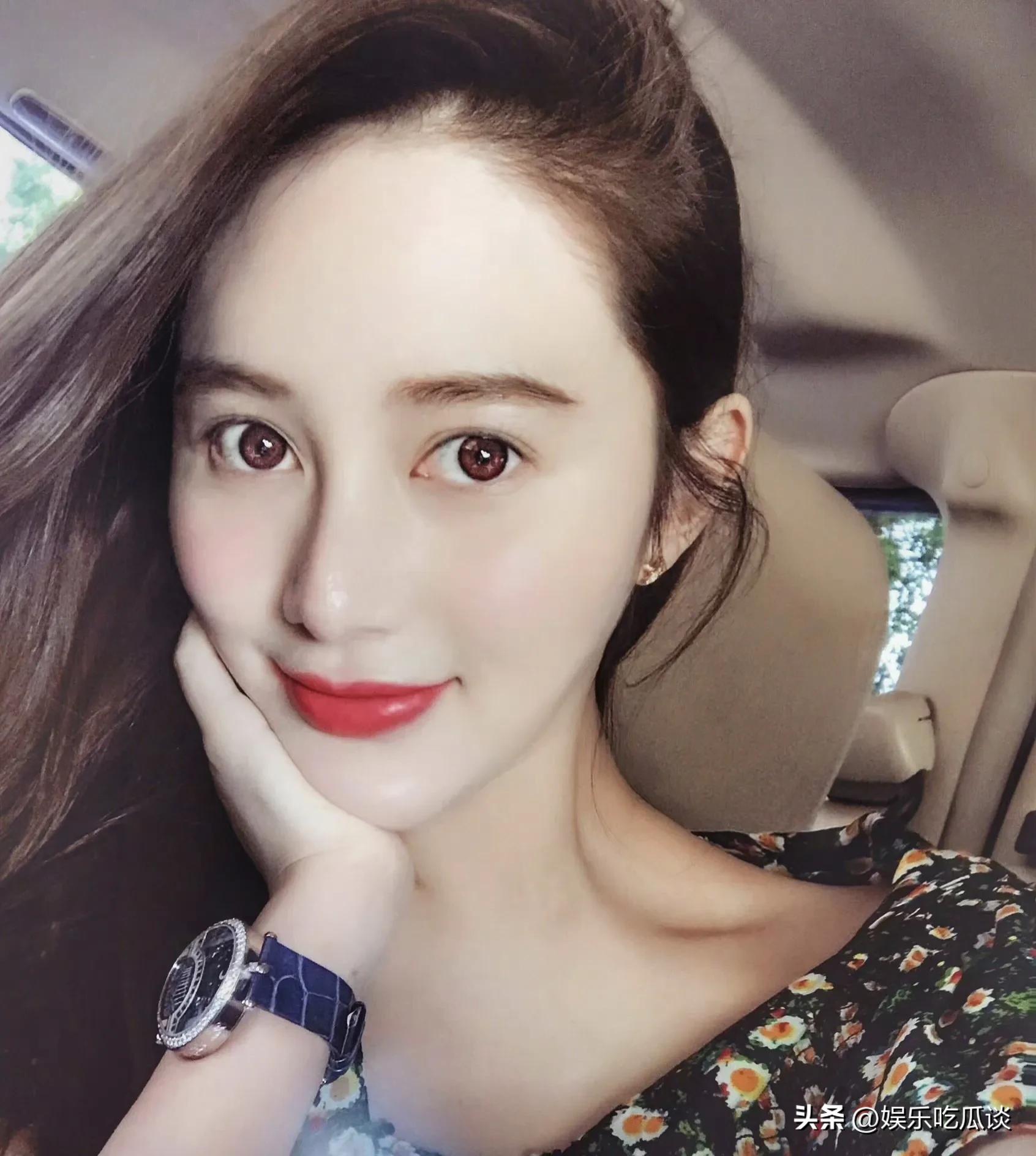 Huang Xiaoming and the beautiful woman watch a movie and suspect a new ...
