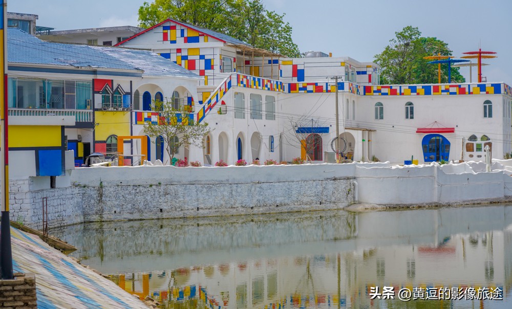 Guiyang "Rainbow Rubik's Cube Village" is colorfully painted in summer ...