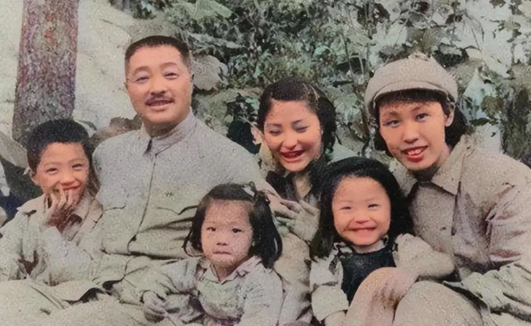 He Long's son died young, and his mother Xue Ming said eight words next ...