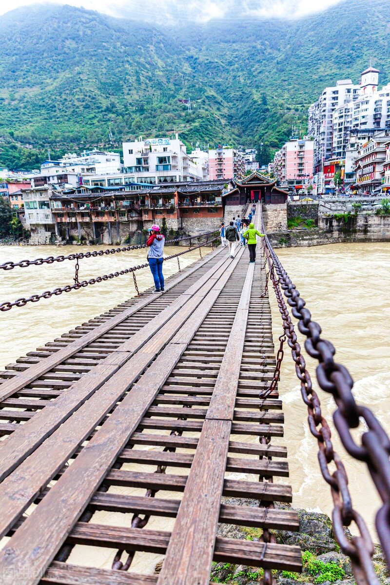 How did the Luding Bridge, which stood for more than 300 years, be made ...