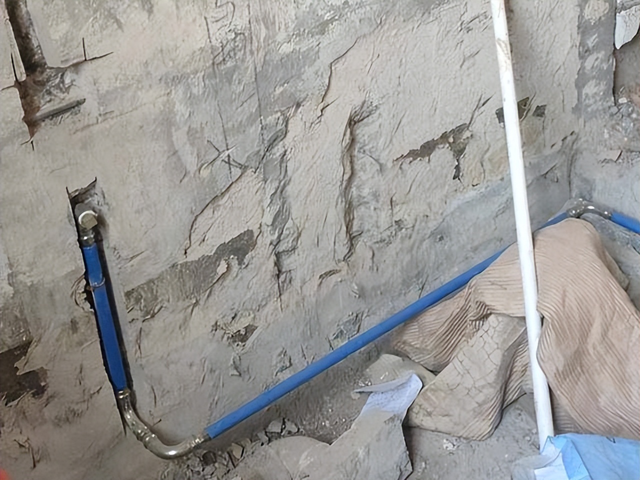How do the plumbing lines go during the renovation? - iNEWS