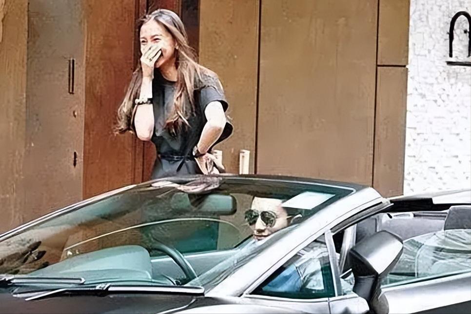 This time, 34-year-old Yang Ying sounded the alarm for "divorced female ...