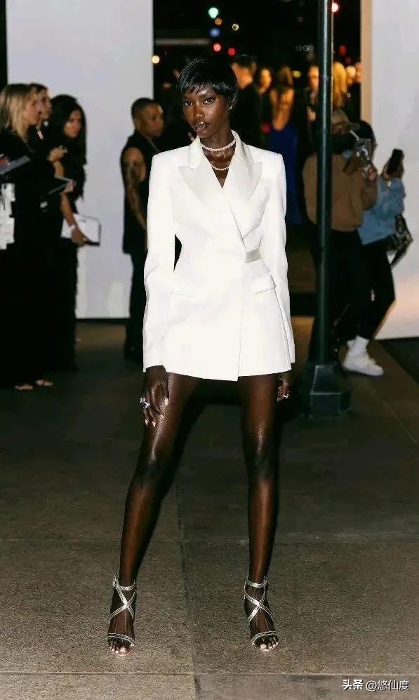 Taking stock of four supermodels with long legs against the sky, I only ...