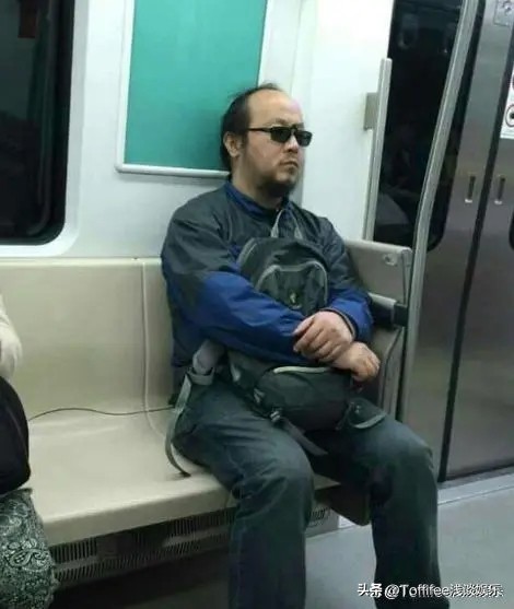 Faye Wong is still in love, Dou Wei is already an old man, going around ...