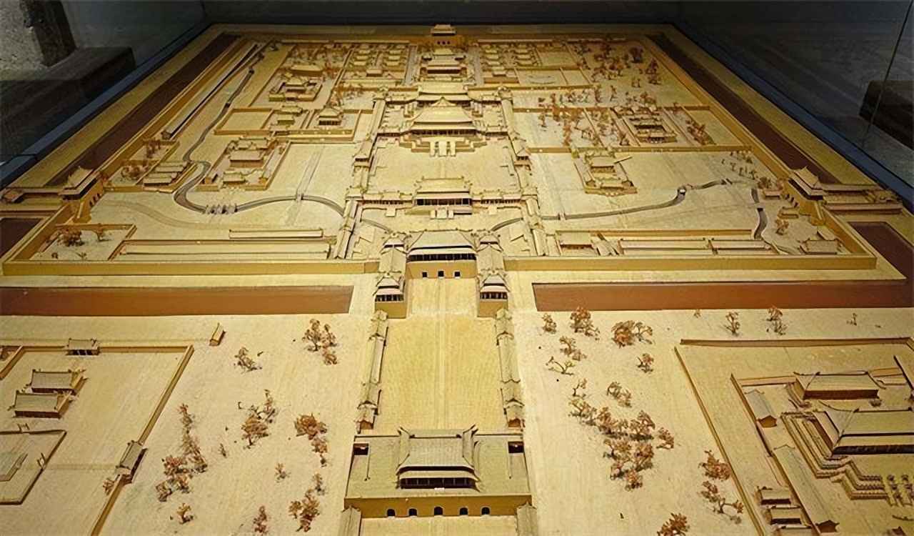 The Ming Dynasty originally set the capital in Nanjing, and later moved ...