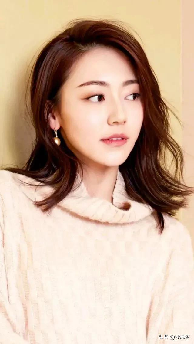 Sexy and charming Huang Mengying - iNEWS