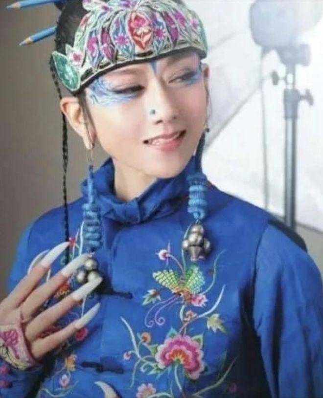 Yang Liping's "Bald-haired Peacock Dance", how many "hooligans" in the ...