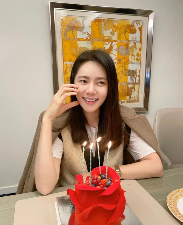 On Choo Ja Hyun's birthday, her husband Yu Xiaoguang accompanied her to ...