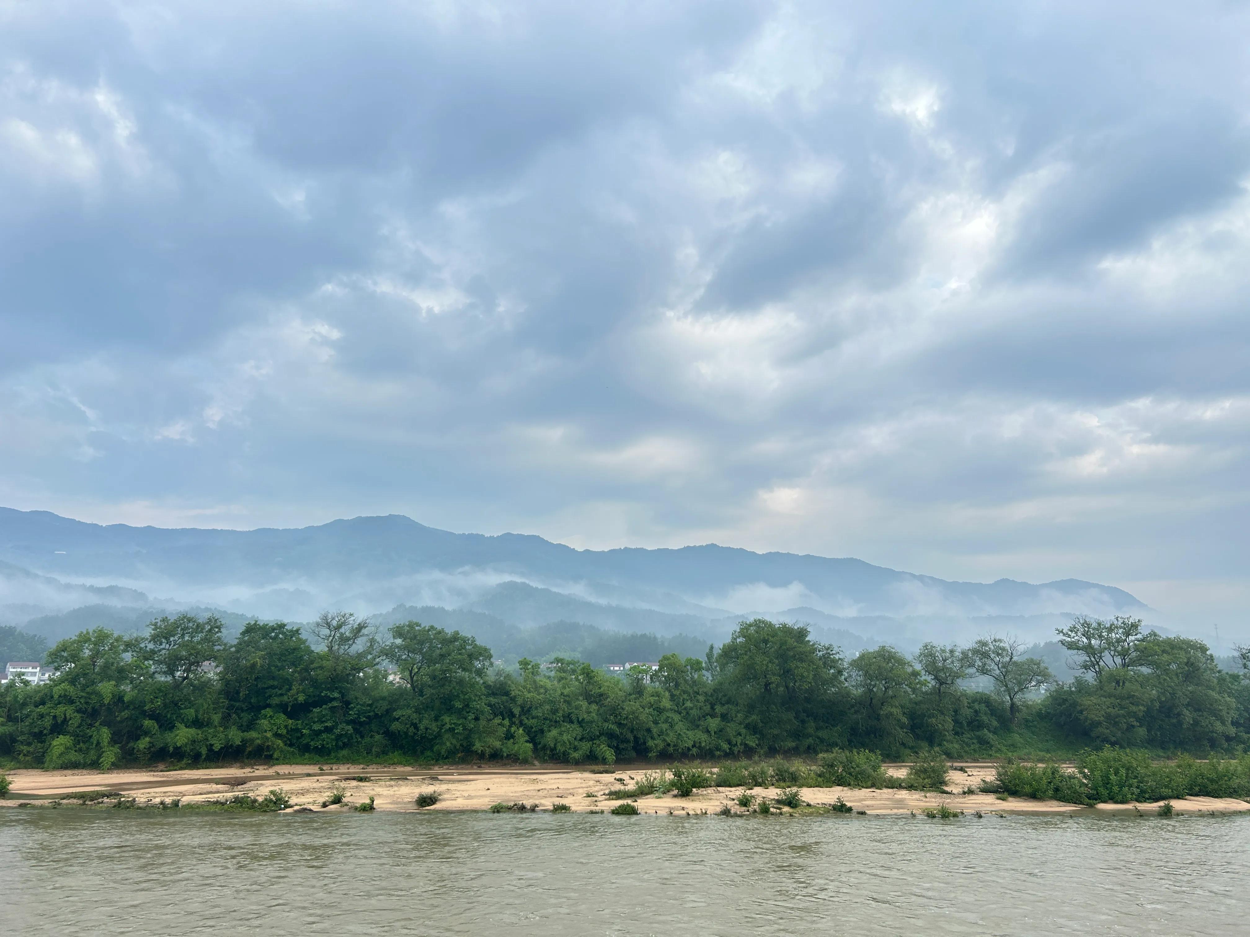 Yingshan South Wudang Trekking to the Summit - iNEWS