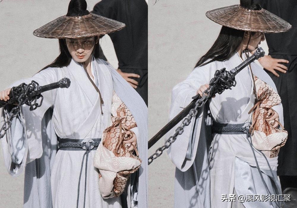 "Heroes" Cheng Yi is super handsome and exotic, holding a baby with one ...