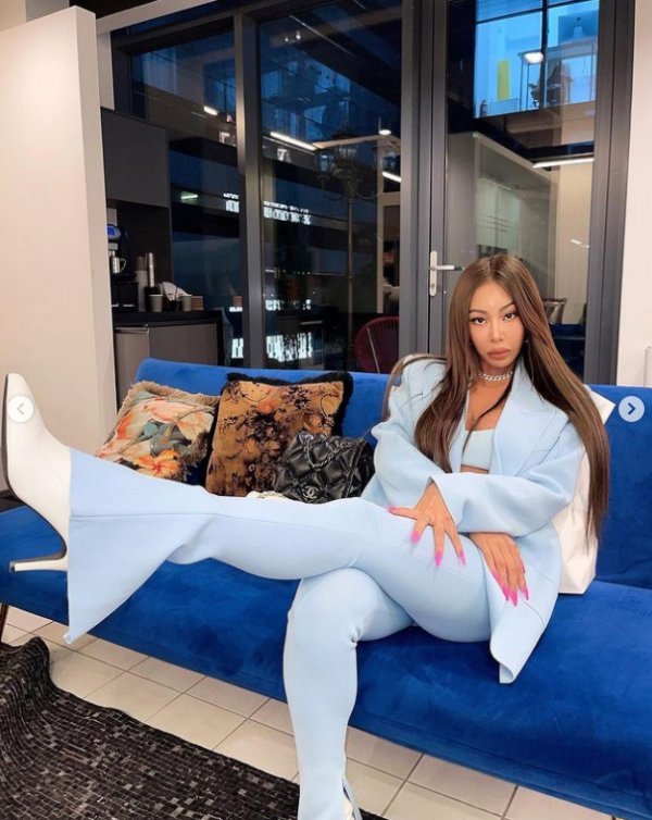 Jessie, a beauty of Korean mixed race, has an eye-catching body photo ...