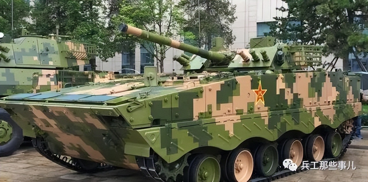 The magic weapon of the Chinese Army - 04A tracked infantry fighting ...