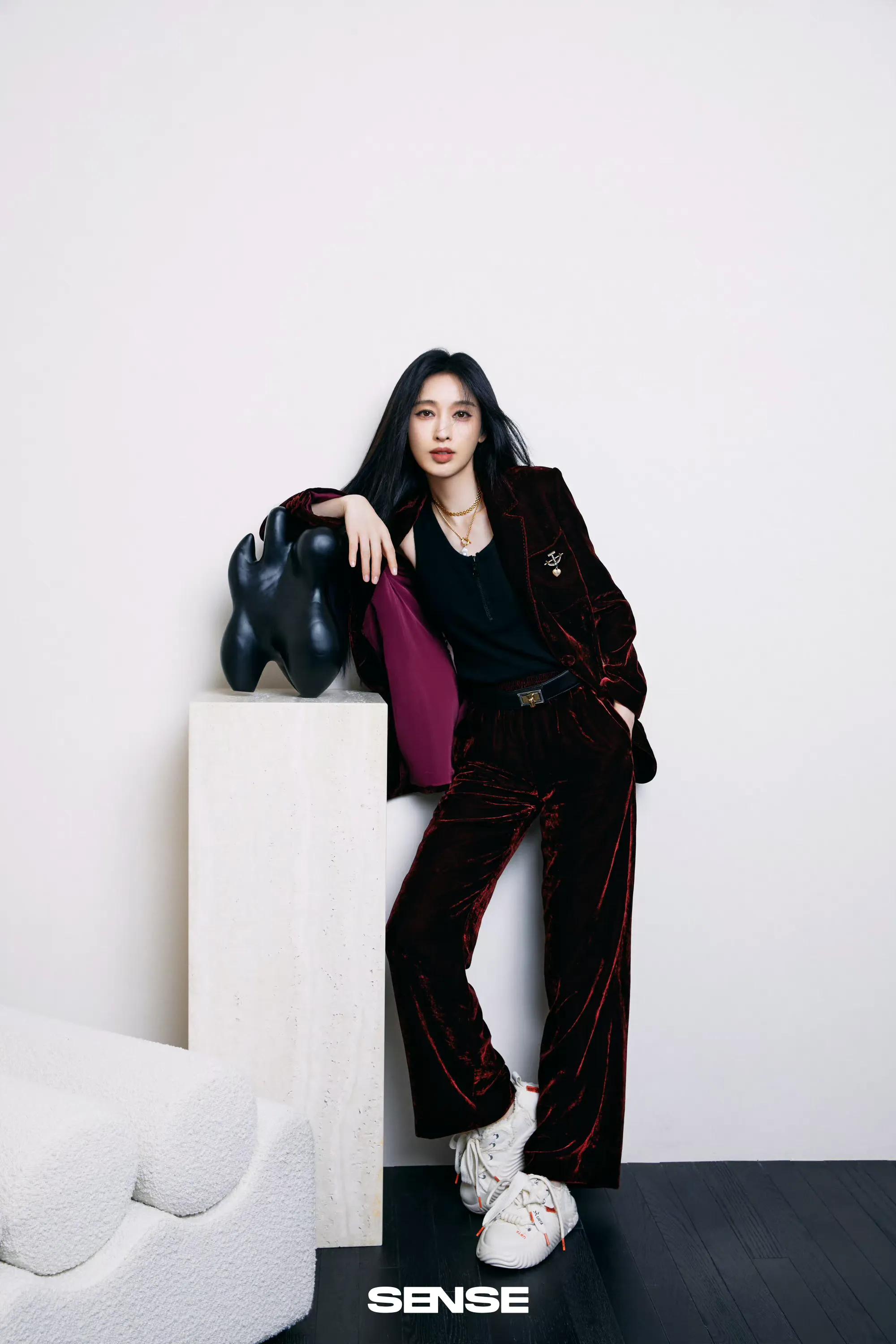 Tall Goddess - iNEWS