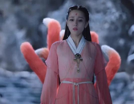 The nine-tailed fox Su Daji was raped by King Zhou of the Shang Dynasty, heralding the imminent ...