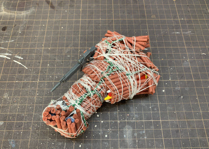 Real Firecracker Battle Damage Strike, Land Battle Gunpla - iMedia