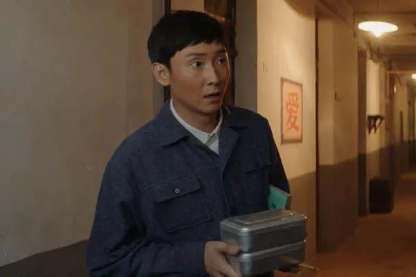 The 37-year-old actor Zhou Rui is not miserable: Although the house has ...