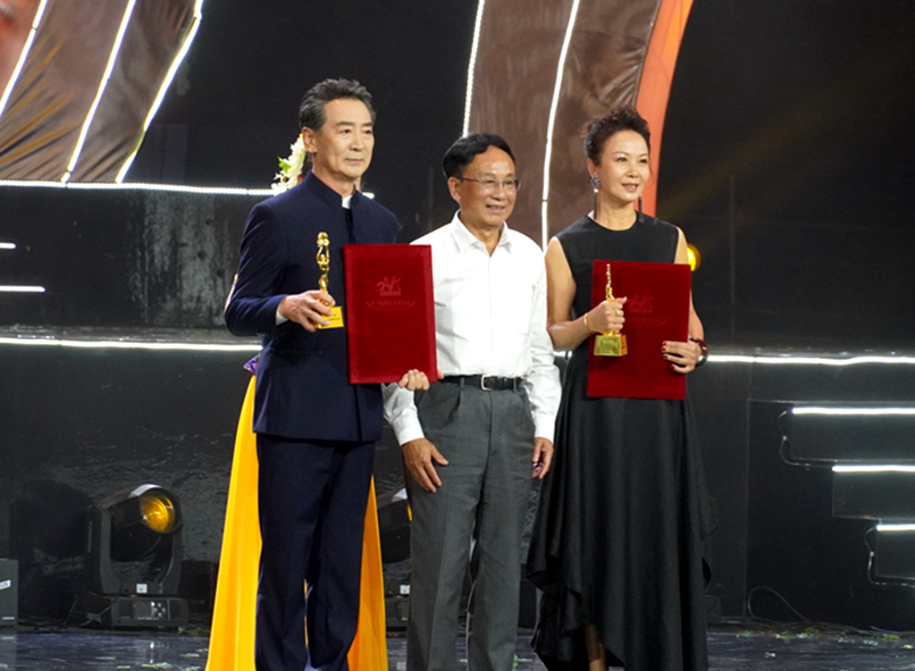 The movie couple Zhao Yue and Tong Fan both won the movie award, Zhao ...