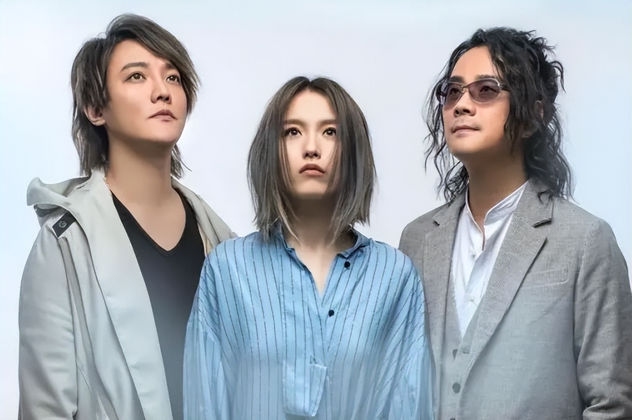 Four years after the "Feier Orchestra" kicked out the lead singer, one ...