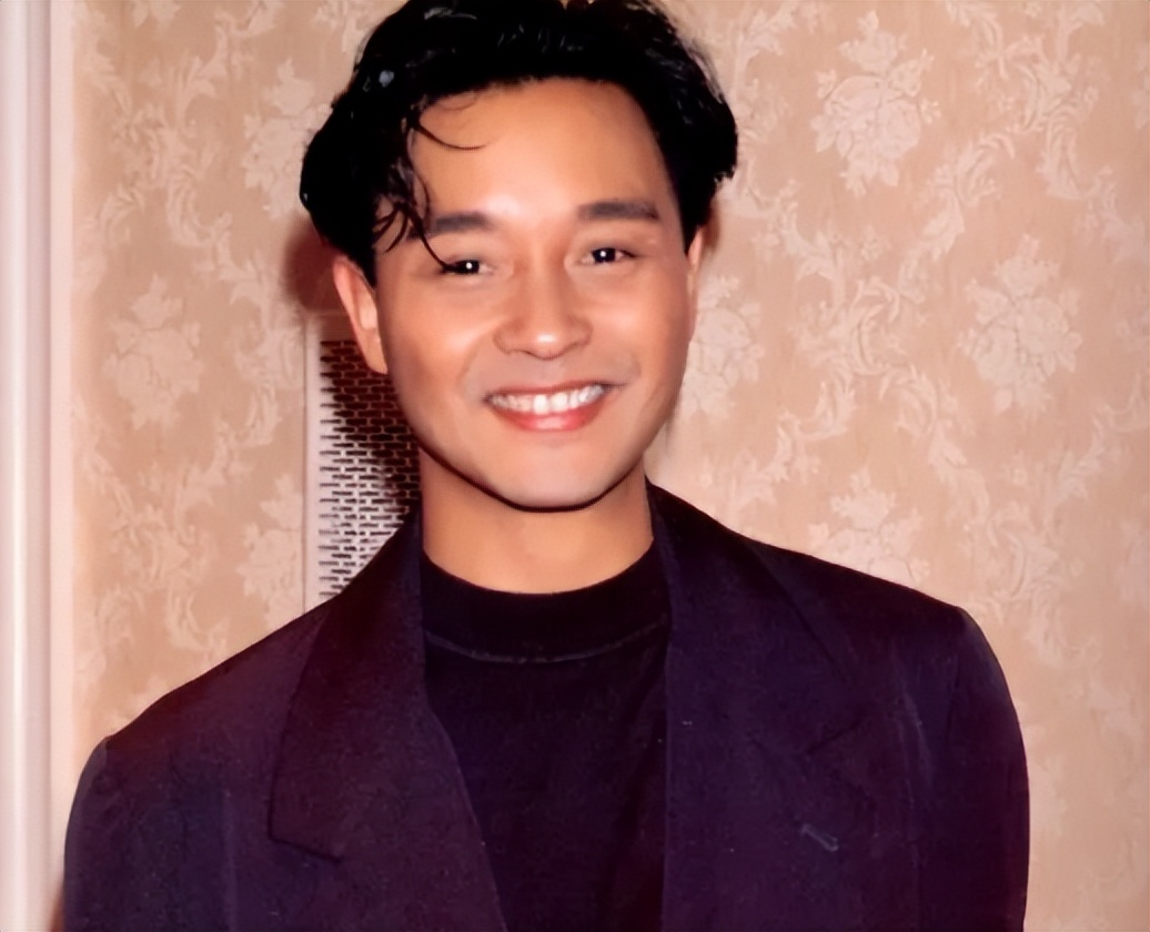 Xiang Tai posted a photo in memory of Leslie Cheung: We miss you, and ...