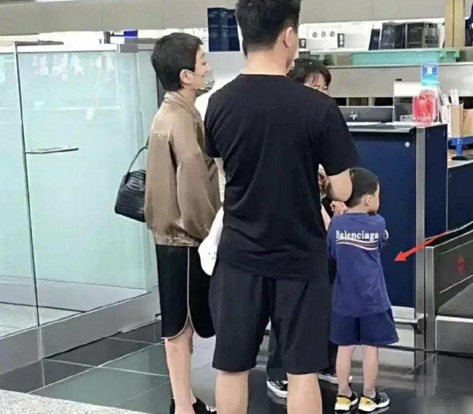 Xi Mengyao and her husband are playing in Japan, she has a strong sense of girls without makeup ...