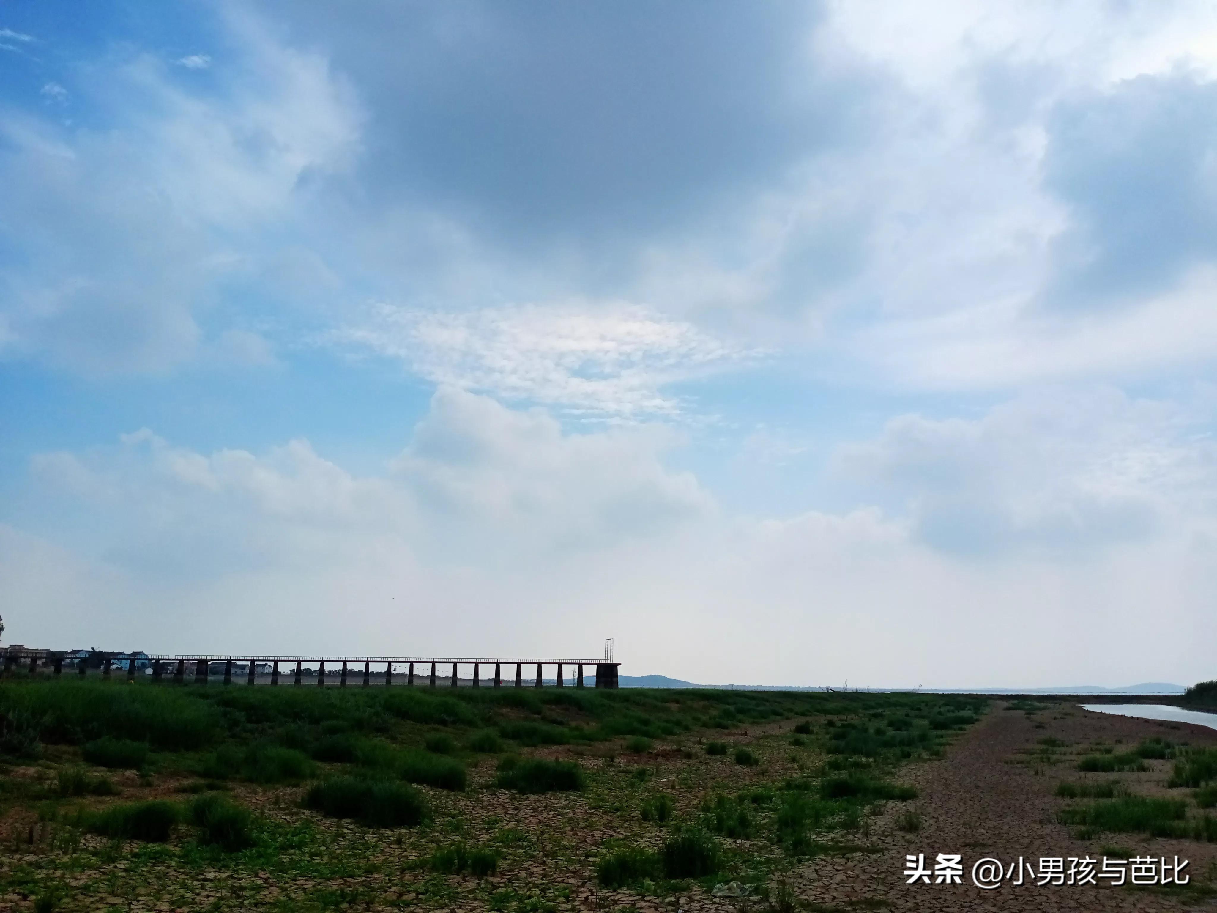 The sea of grass at Shijiu Lake - iNEWS