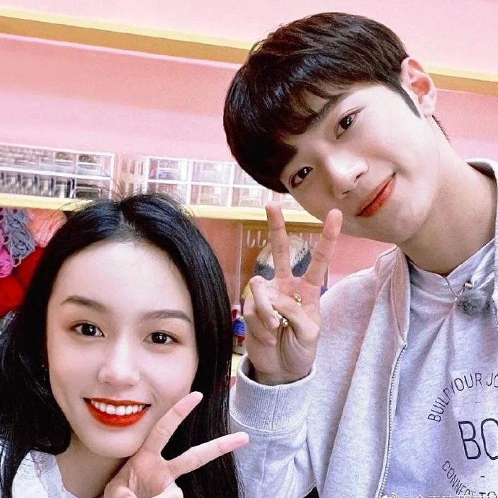 The leader said the little peanuts in the circle: Song Zuer Wang Anyu ...