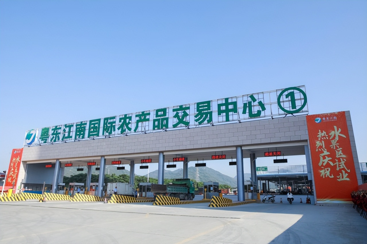 At the junction of Shantou and Jiexi, and at the foot of Sangpu ...
