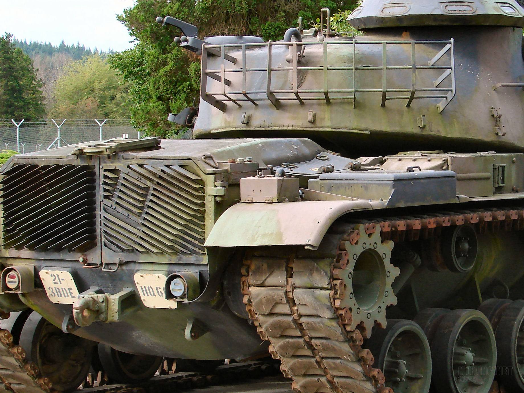 Why is the ancient anti-tank device such as the Molotov cocktail still ...