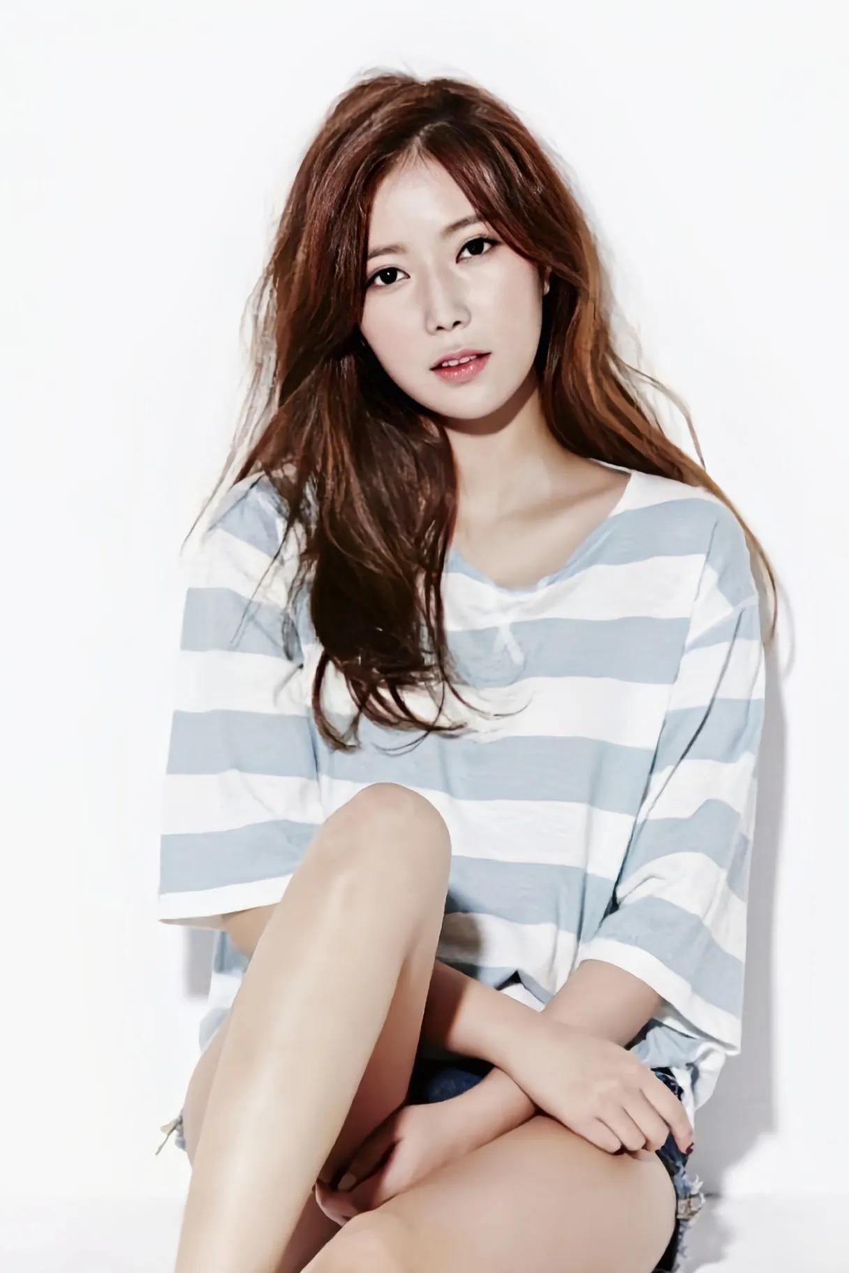 Korean actress Lim Soo-hyang, with super good looks and full of ...