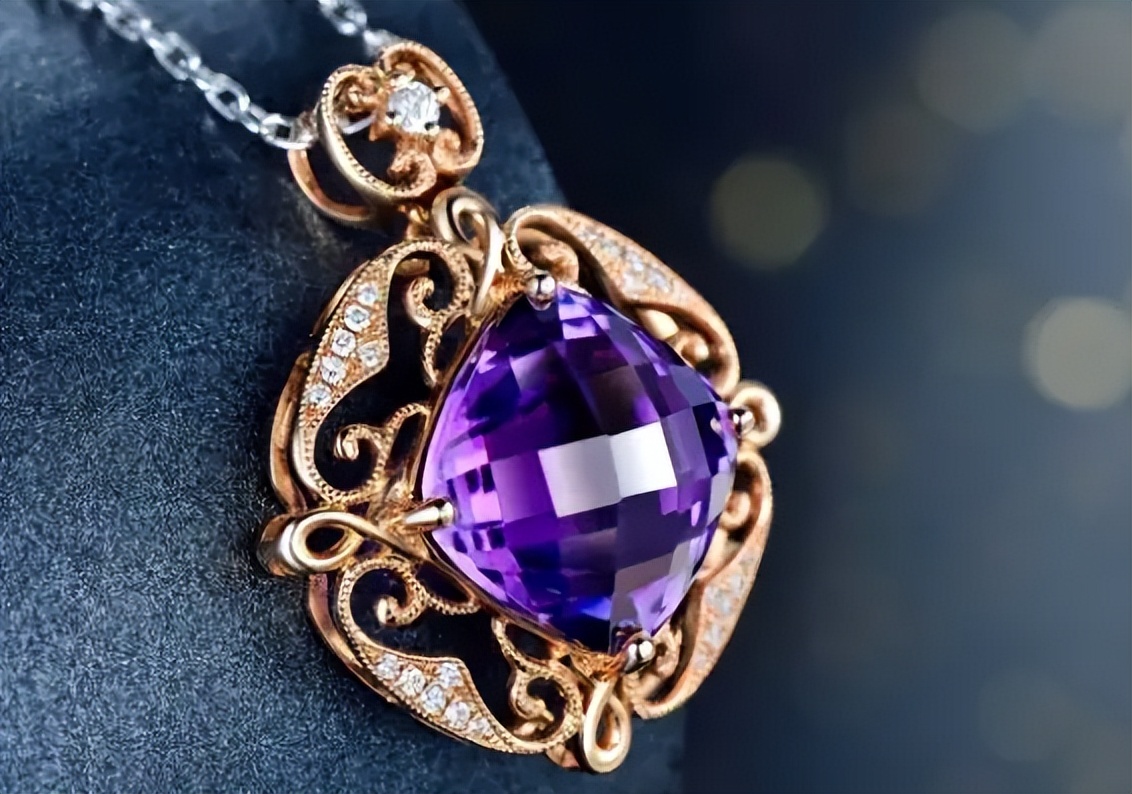 How to choose the first jewelry in a woman's life?Keep these 3 points ...