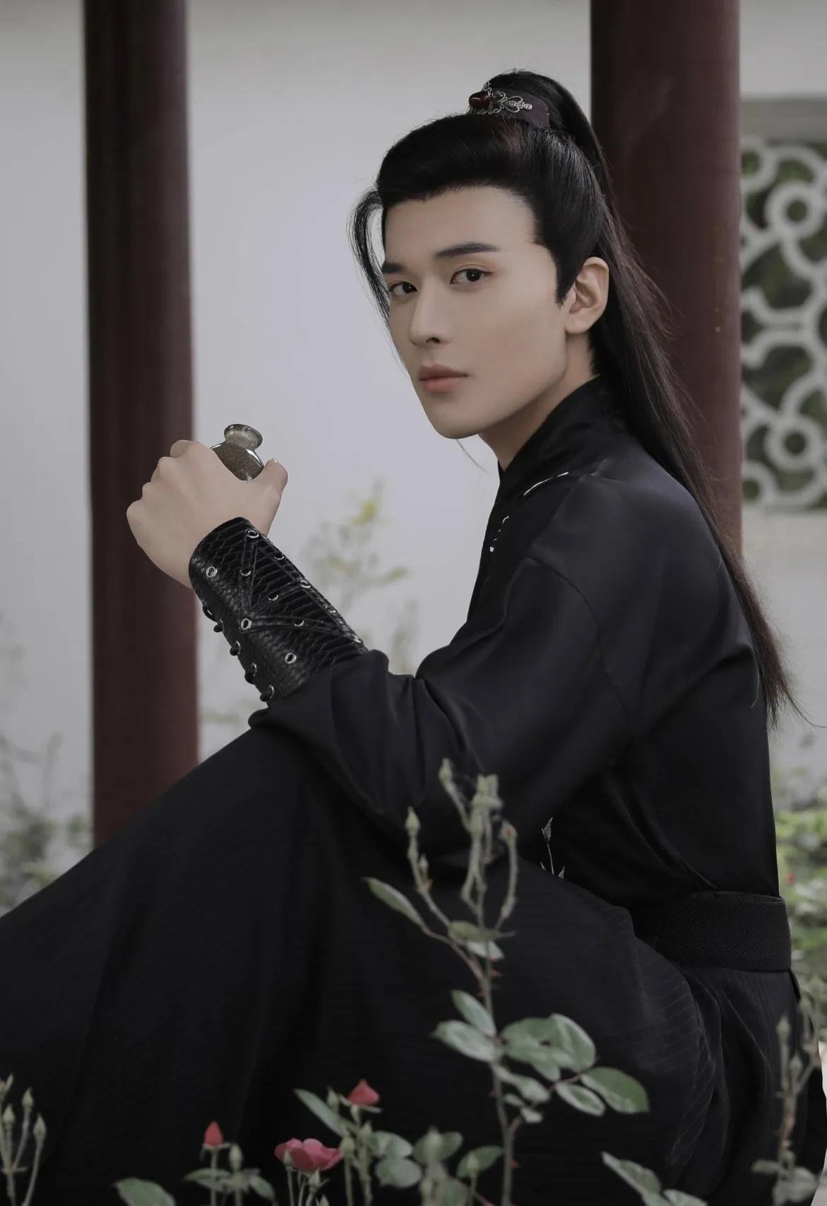 Wang Zihao Mikael is super handsome no matter ancient or modern - iNEWS