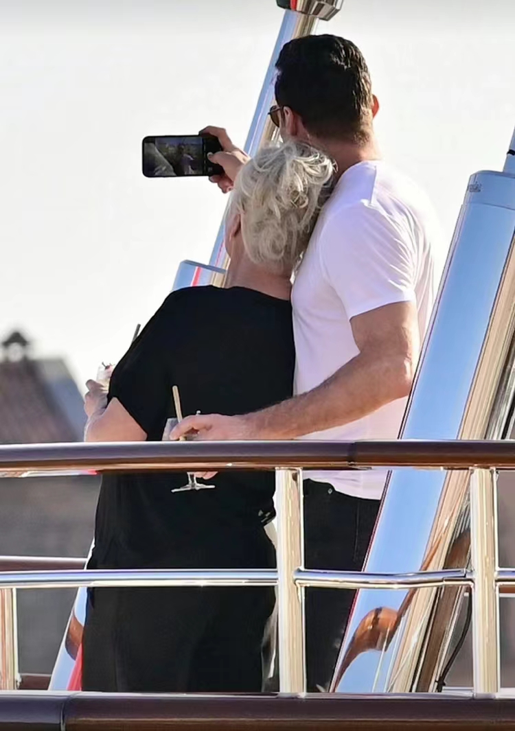 Uncle Wolf and his 13-year-old wife show love on the red carpet, too ...